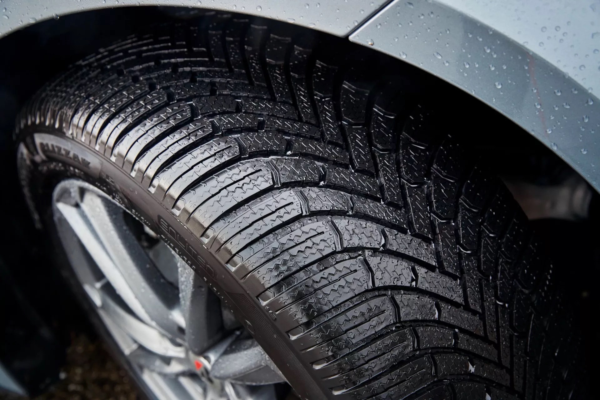 Nuovo Bridgestone Blizzak 6: il pneumatico invernale ad alte ...
